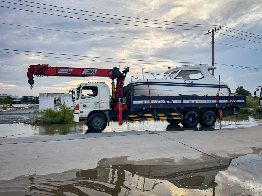 Dịch Vụ Vận Chuyển Tàu - Cano Bằng Xe Cẩu Tại Nâng Cẩu Thanh Nhã